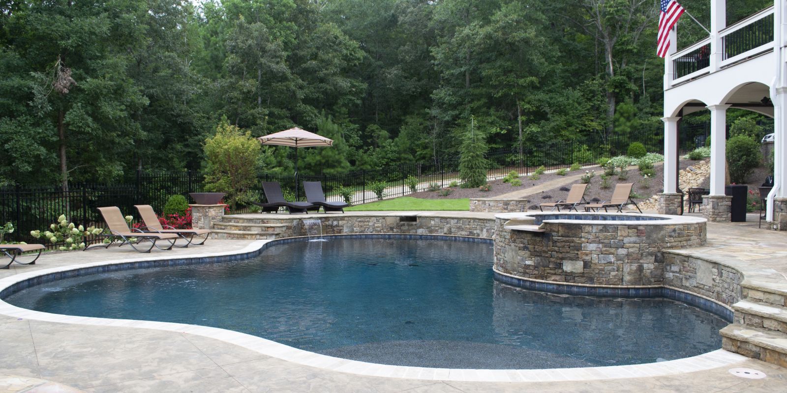Luxury Pool Homes - Living 'n Atlanta Group